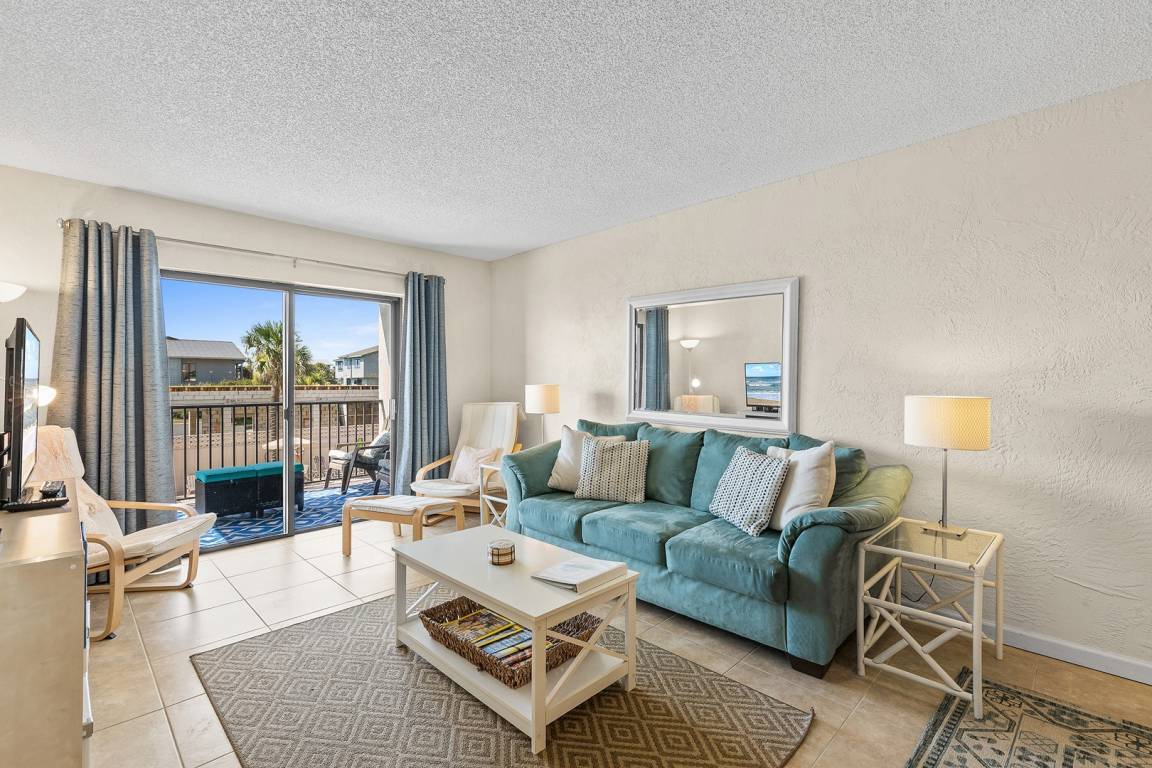 Condo ∙ 2 Bedrooms ∙ 4 Guests - New Smyrna Beach, FL