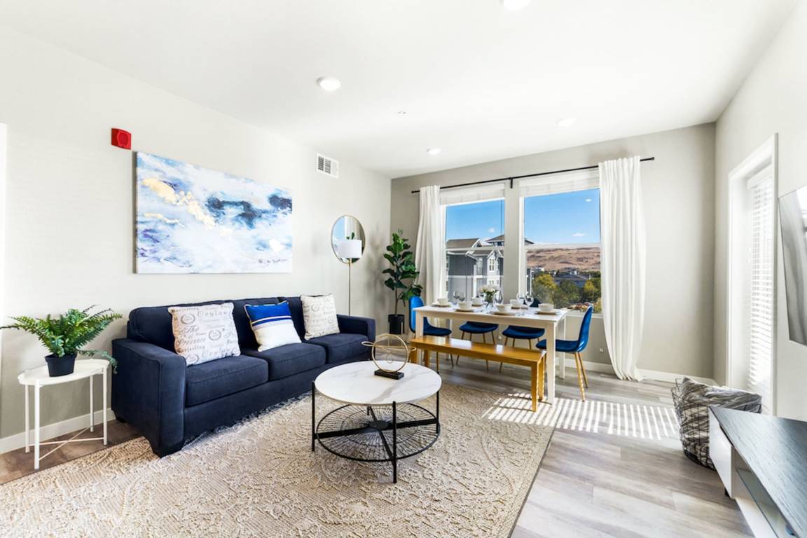 Apartment ∙ 2 Bedrooms ∙ 6 Guests - Sparks, NV