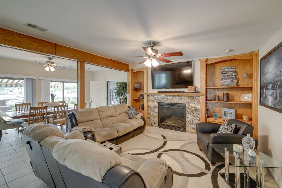 241 M² House ∙ 4 Bedrooms ∙ 10 Guests - Jackson, MI