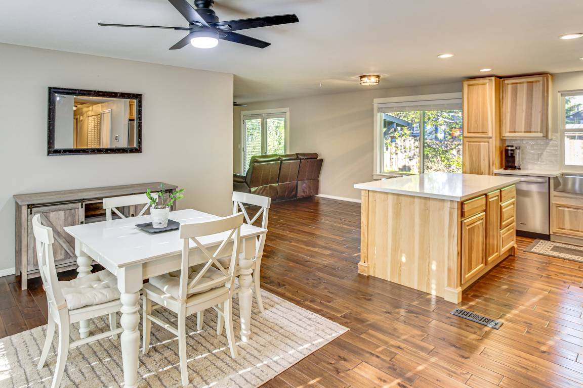 111 M² House ∙ 3 Bedrooms ∙ 6 Guests - Bremerton, WA