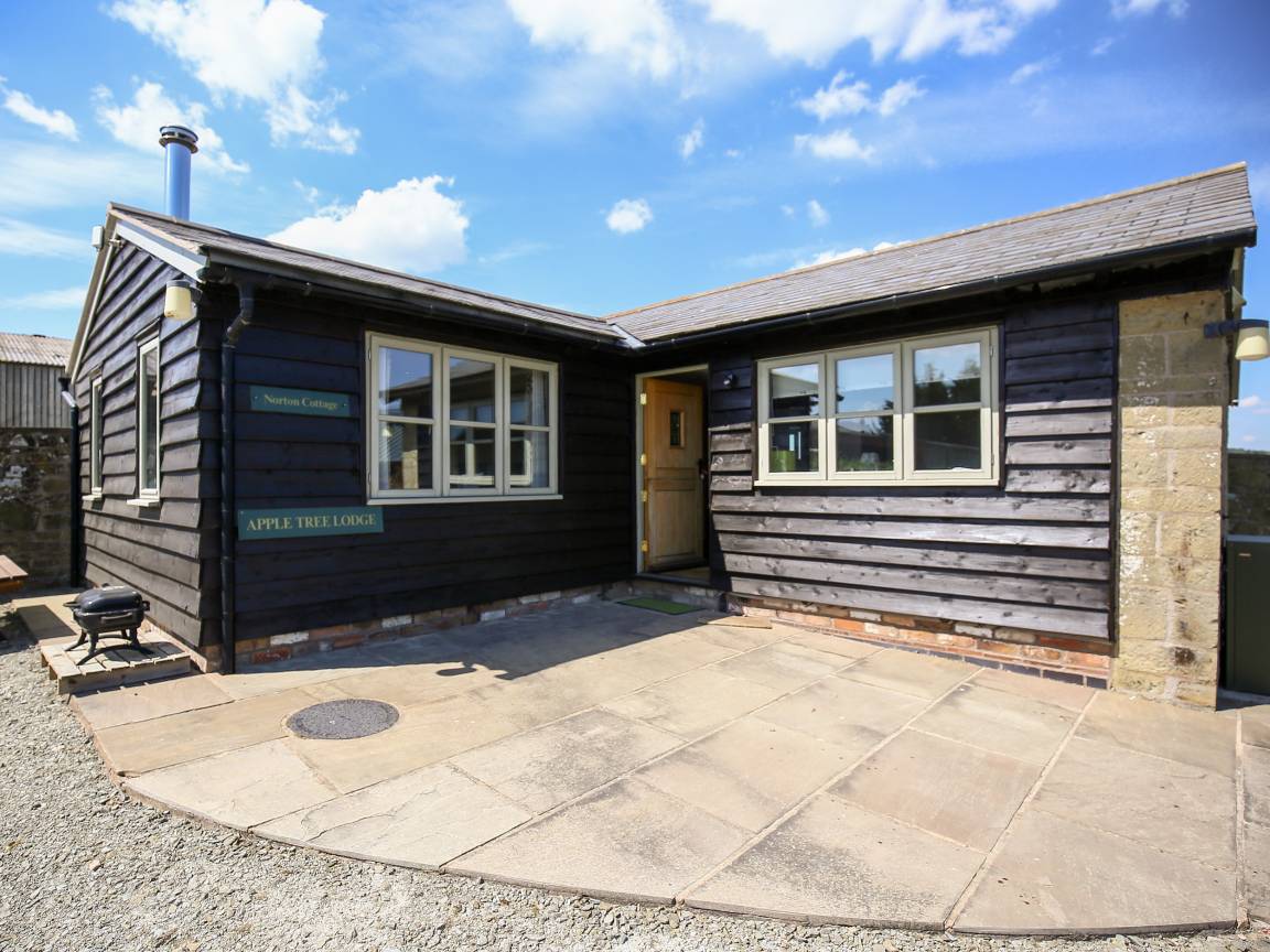 Cottage ∙ 2 Bedrooms ∙ 4 Guests - Stokesay Castle