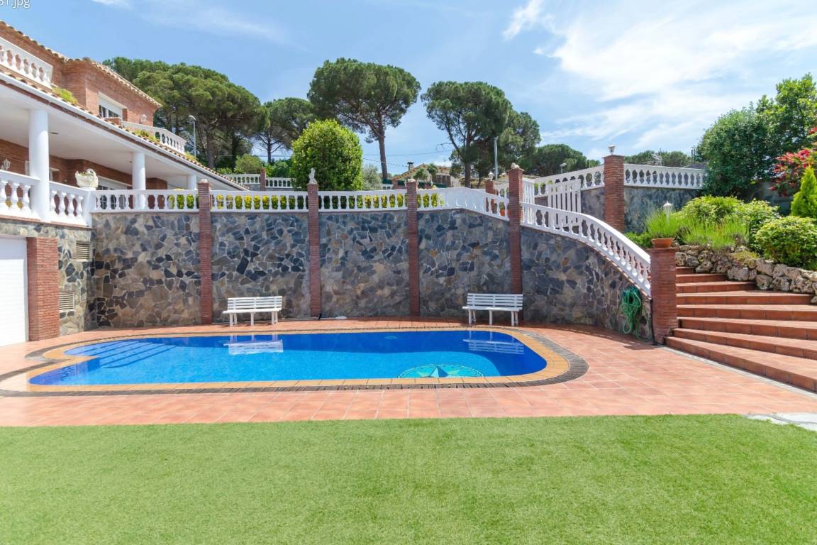250 M² Villa ∙ 4 Bedrooms ∙ 8 Guests - Blanes