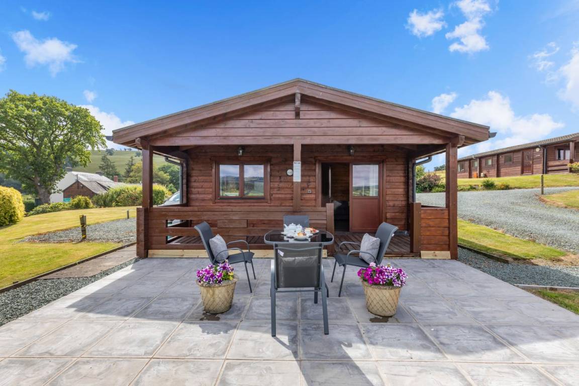 Lodge ∙ 2 Bedrooms ∙ 4 Guests - Wales