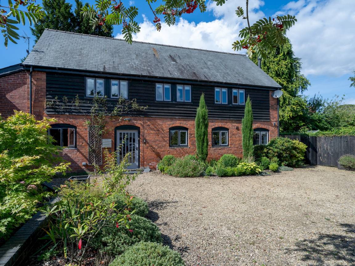 149 M² House ∙ 3 Bedrooms ∙ 6 Guests - Leominster