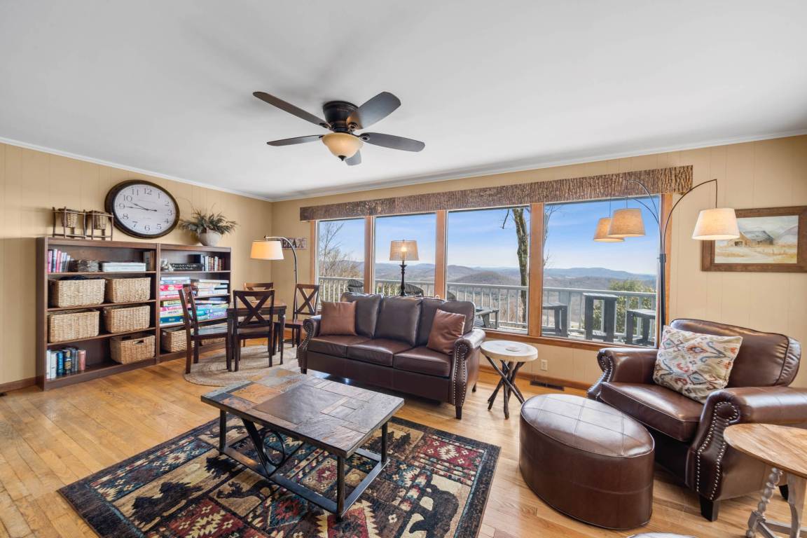 163 M² Cottage ∙ 3 Bedrooms ∙ 7 Guests - Boone, NC