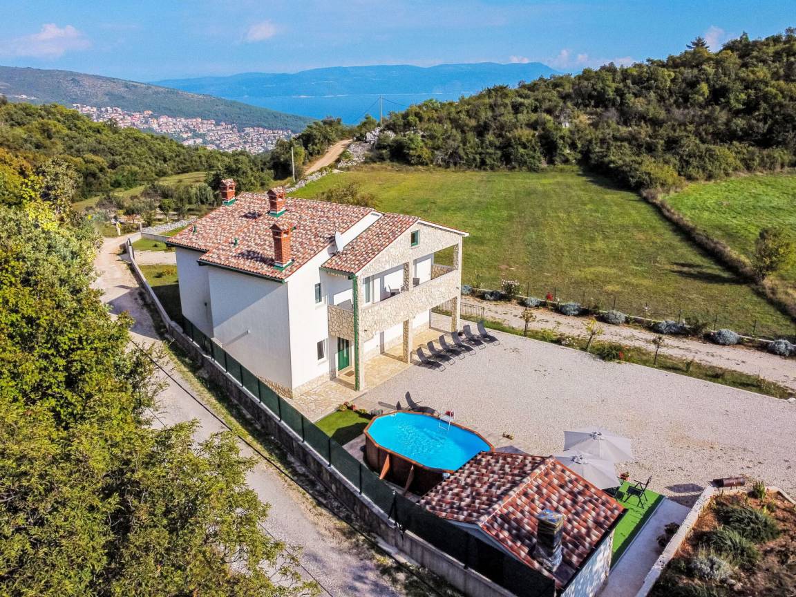180 M² House ∙ 4 Bedrooms ∙ 8 Guests - Labin