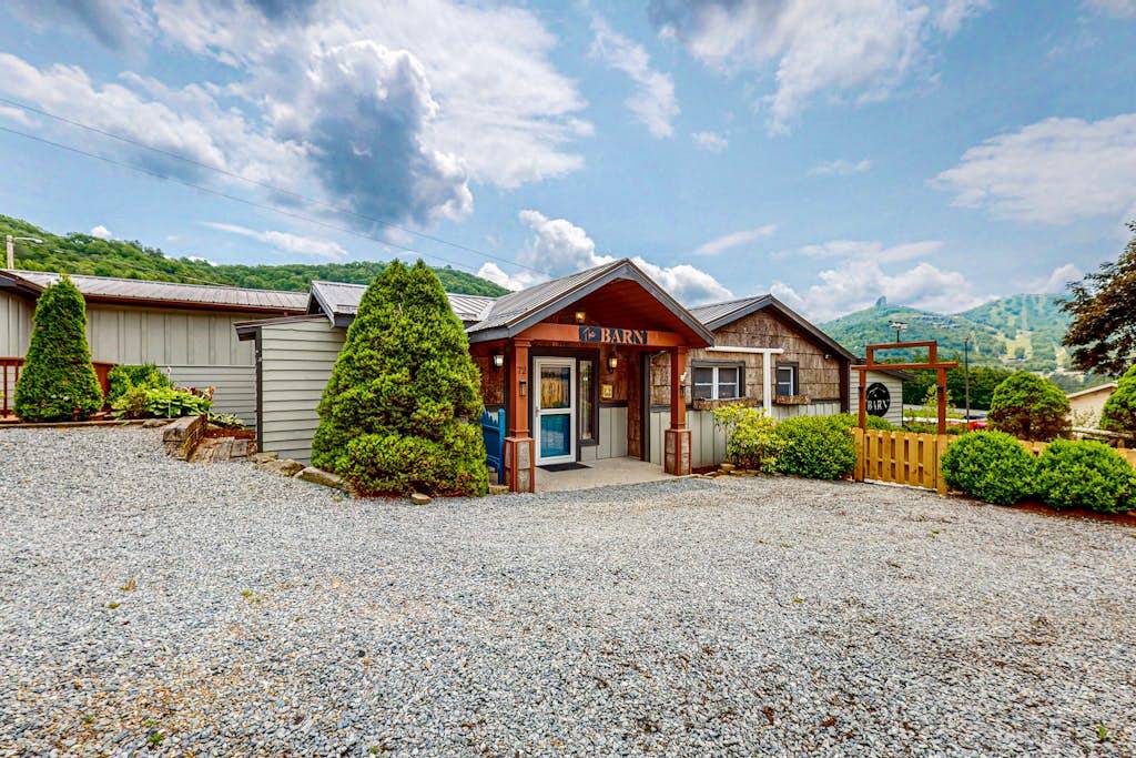 Lodge ∙ 3 Bedrooms ∙ 10 Guests - Banner Elk, NC