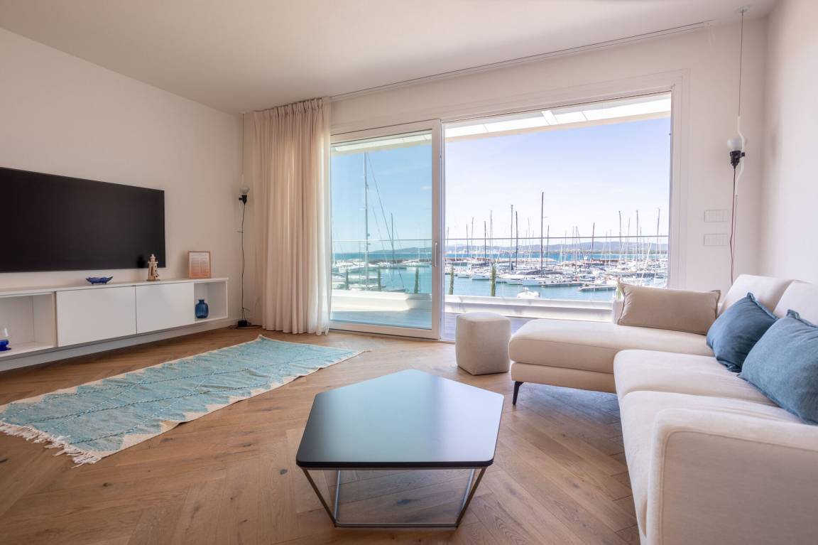 90 M² Apartment ∙ 2 Bedrooms ∙ 4 Guests - Follonica