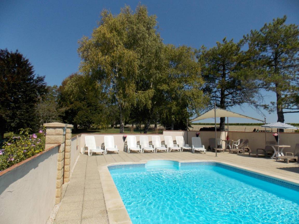 235 M² Cottage ∙ 6 Bedrooms ∙ 12 Guests - Charente