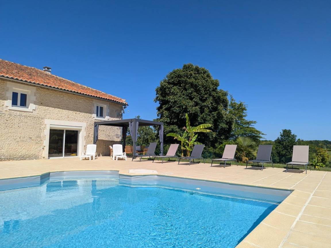 145 M² Cottage ∙ 4 Chambres ∙ 8 Personnes - Charente