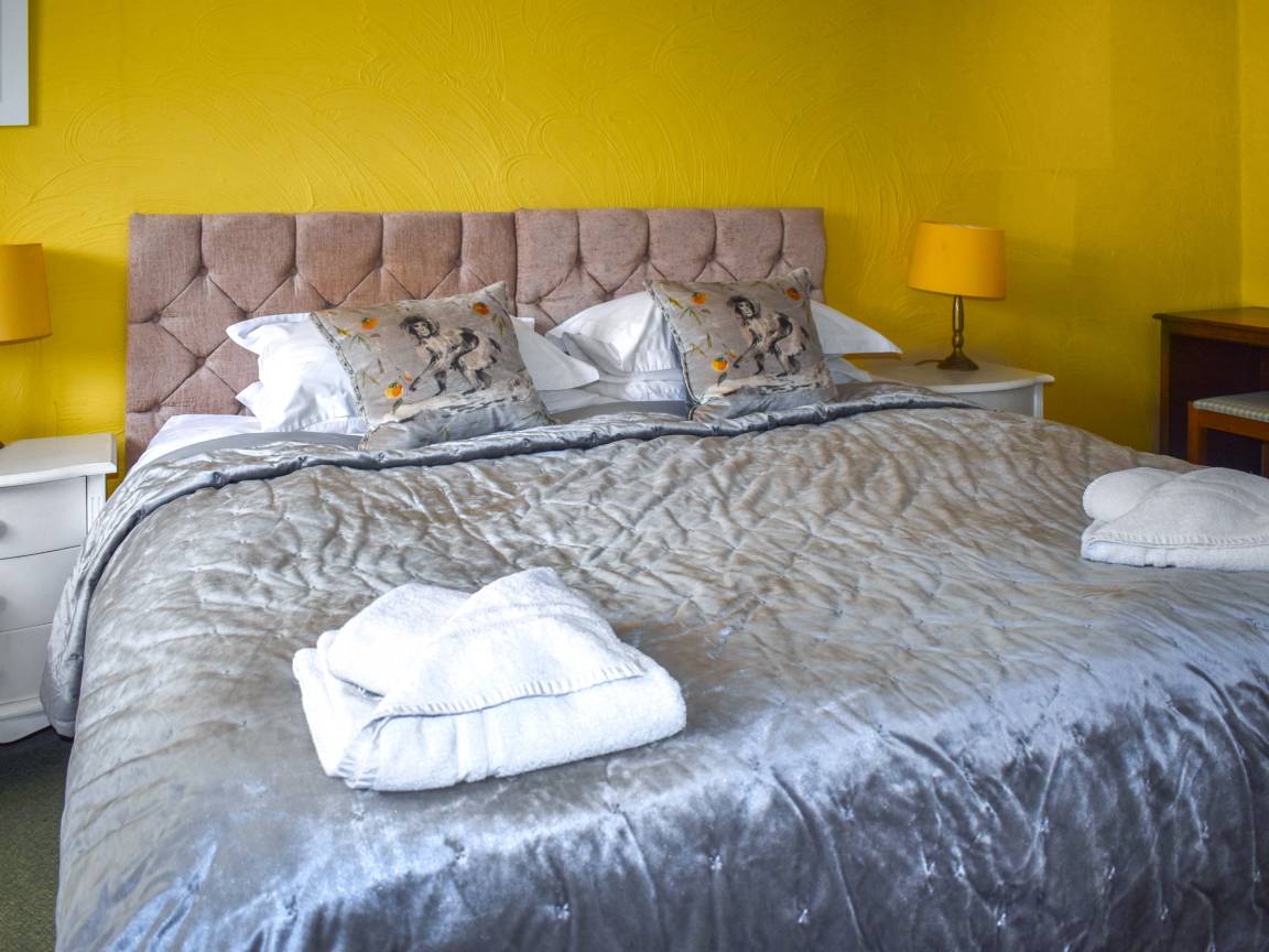 Cottage ∙ 3 Bedrooms ∙ 6 Guests - Sidmouth Beach