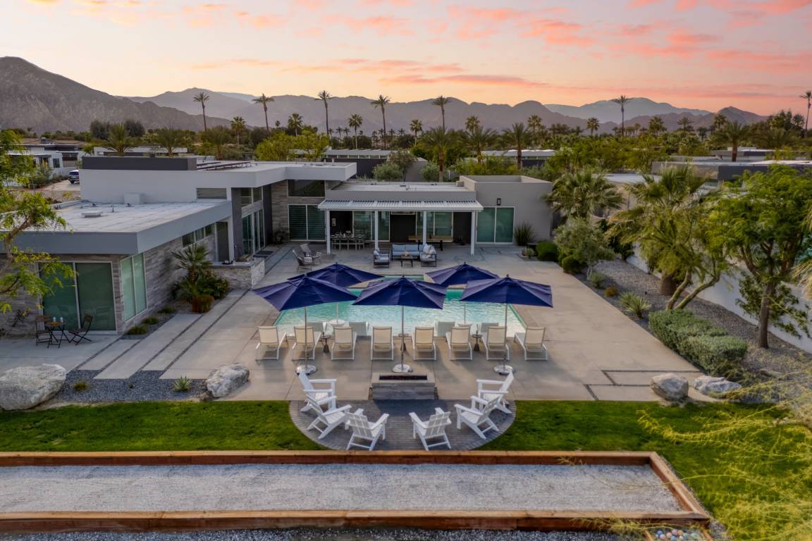 323 M² Villa ∙ 5 Bedrooms ∙ 12 Guests - Palm Desert, CA