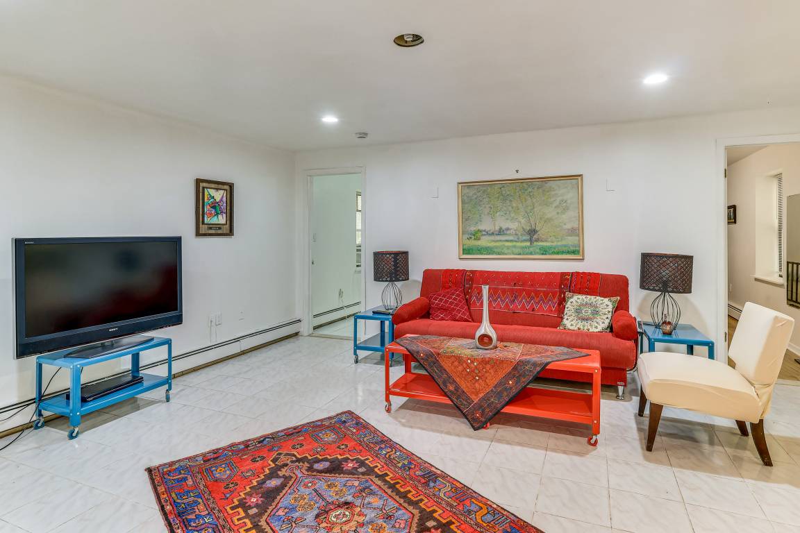78 M² House ∙ 2 Bedrooms ∙ 6 Guests - Glendale - Queens NY