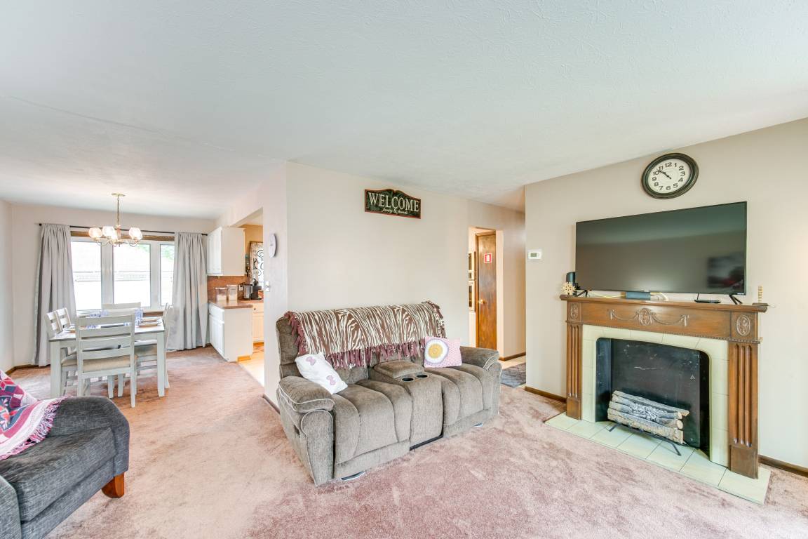 122 M² House ∙ 3 Bedrooms ∙ 8 Guests - Parma, OH