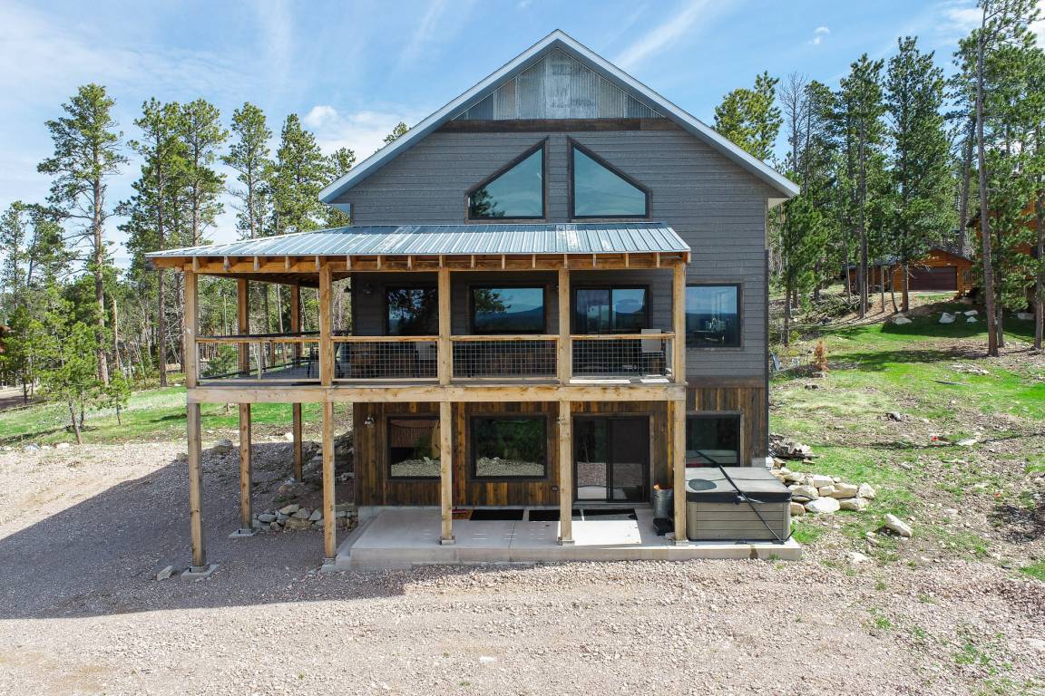 Cabin ∙ 5 Bedrooms ∙ 18 Guests - South Dakota