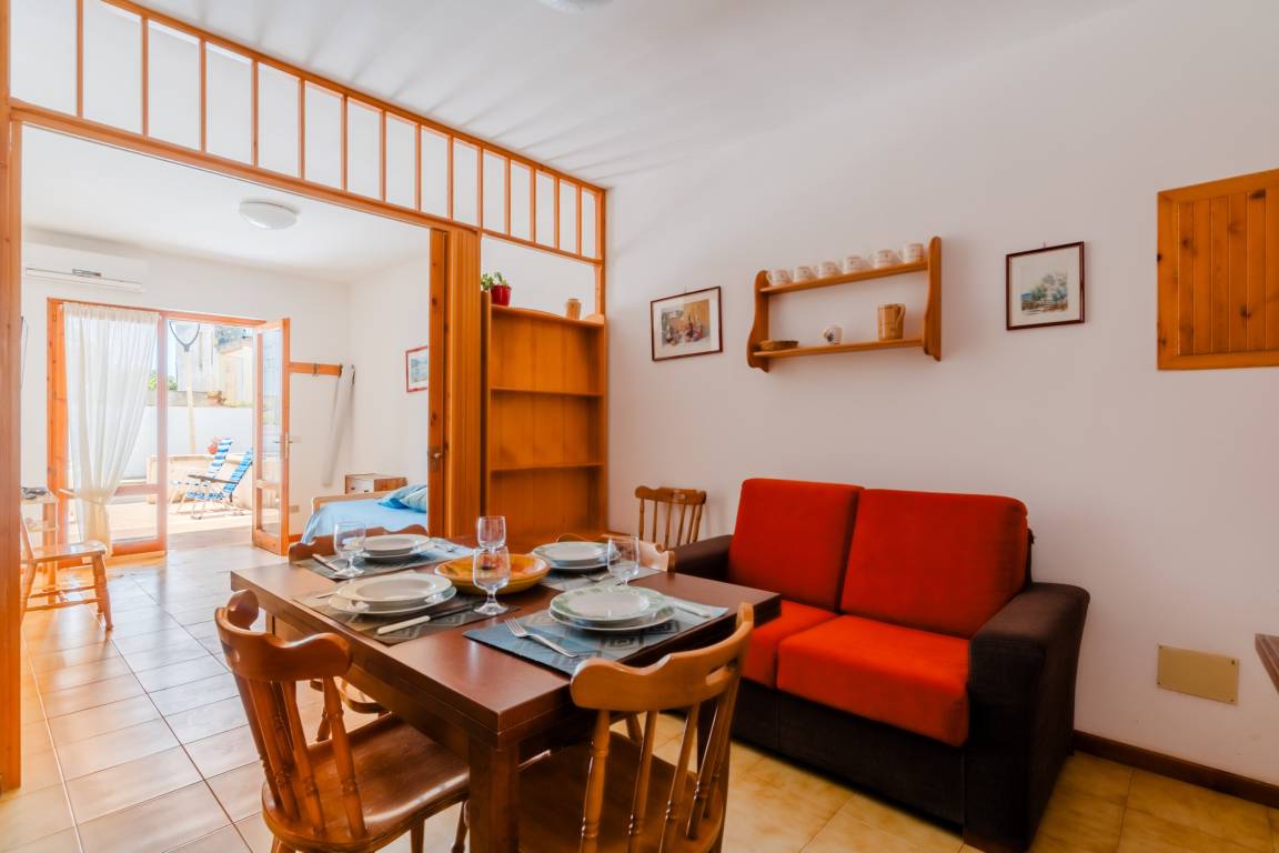 80 M² House ∙ 1 Bedroom ∙ 5 Guests - Отранто