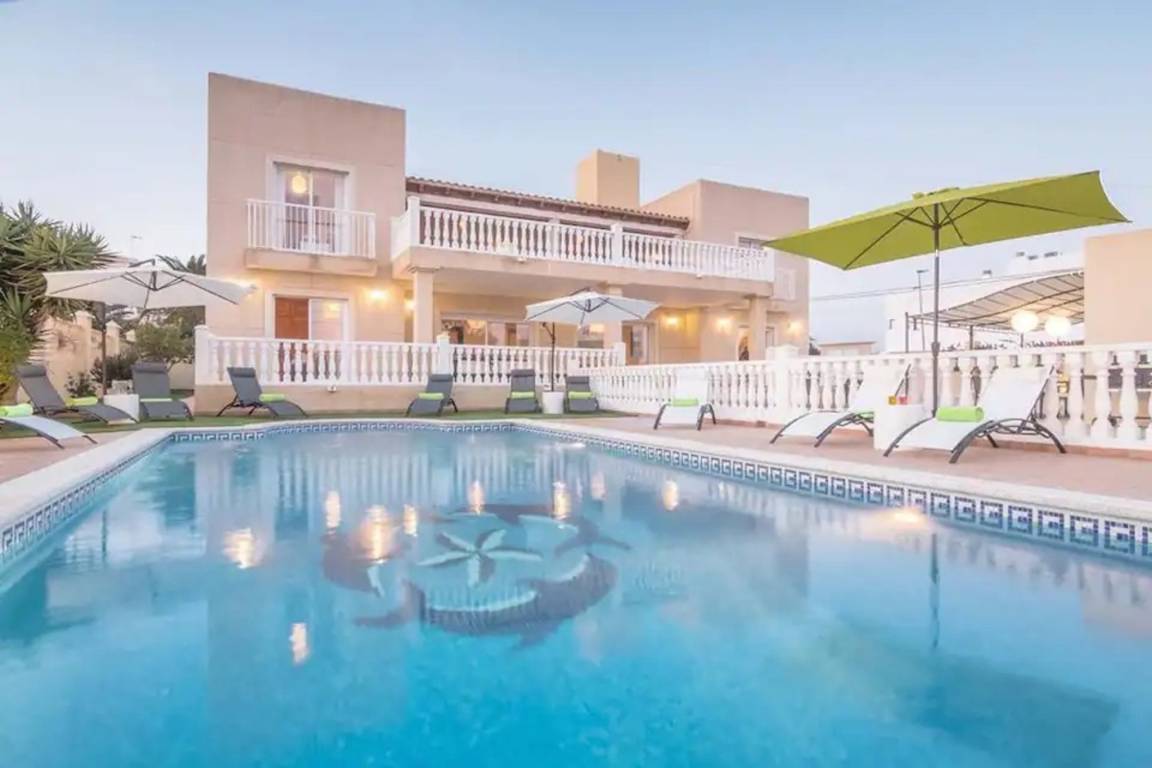200 M² Vivenda ∙ 5 Quartos ∙ 10 Hóspedes - Ibiza