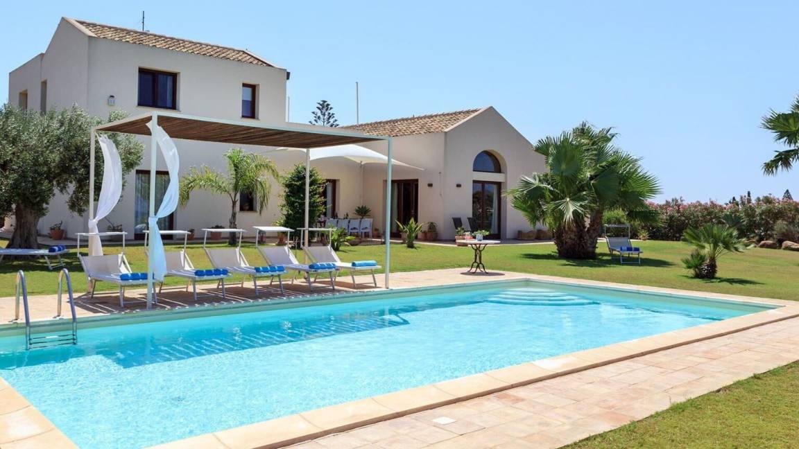 300 M² Villa ∙ 5 Bedrooms ∙ 10 Guests - Trapani