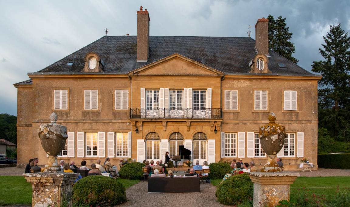 Château ∙ 13 Chambres ∙ 24 Personnes - Bourbon-Lancy