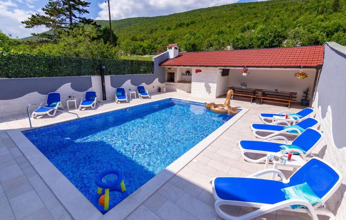 400 M² Casa ∙ 8 Habitaciones ∙ 18 Huéspedes - Croacia