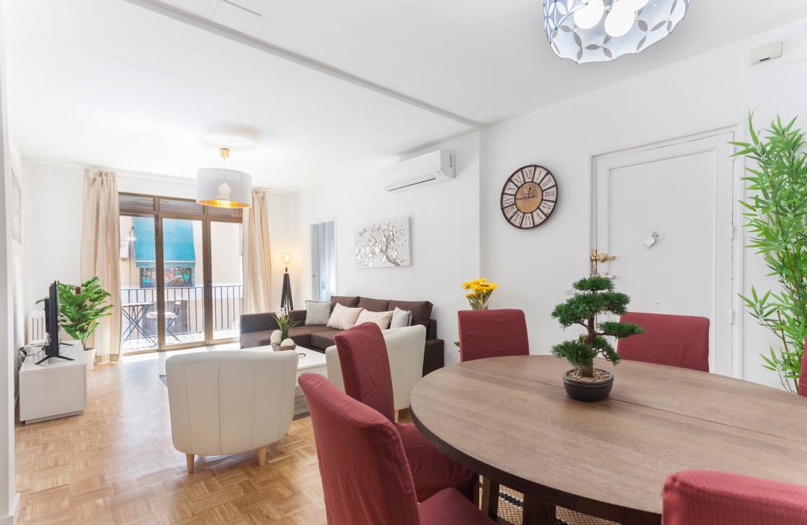 100 M² Appartement ∙ 4 Chambres ∙ 10 Personnes - Getafe