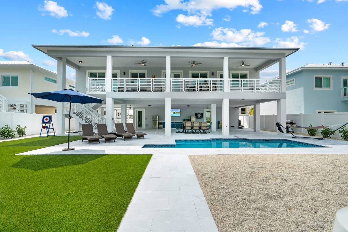 House ∙ 4 Bedrooms ∙ 10 Guests - Key Colony Beach, FL