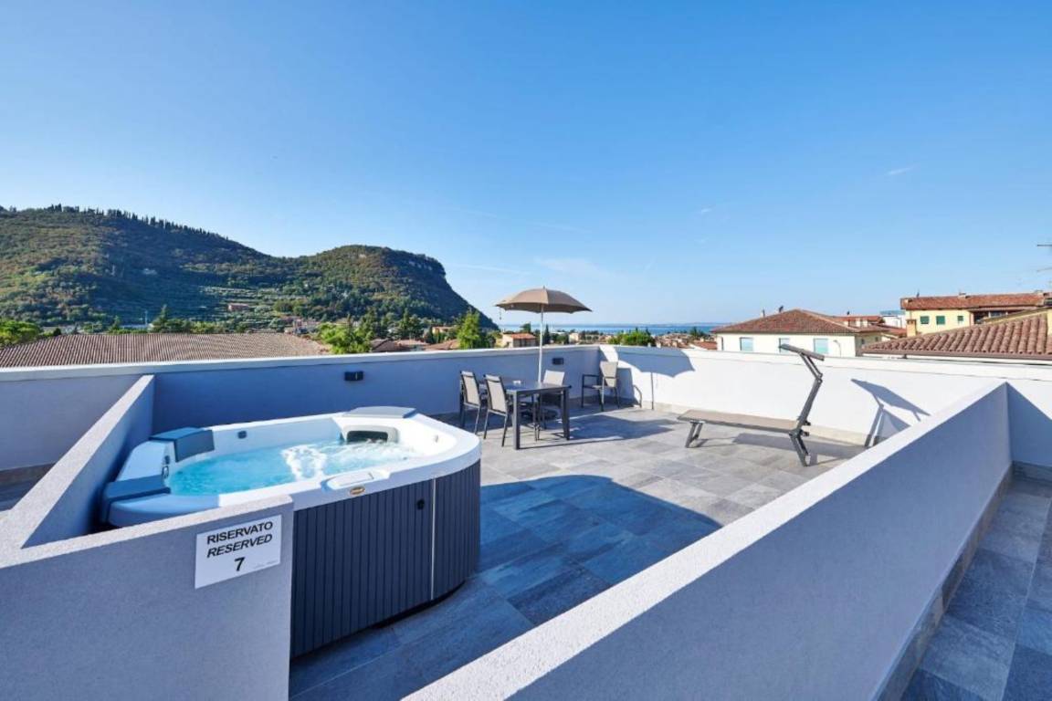 55 M² Appartement ∙ 2 Slaapkamers ∙ 4 Gasten - Sirmione