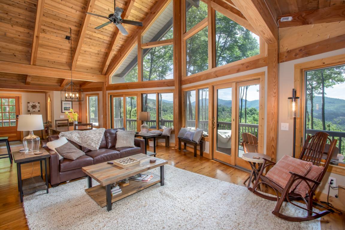 246 M² Cabin ∙ 3 Bedrooms ∙ 9 Guests - West Jefferson, NC