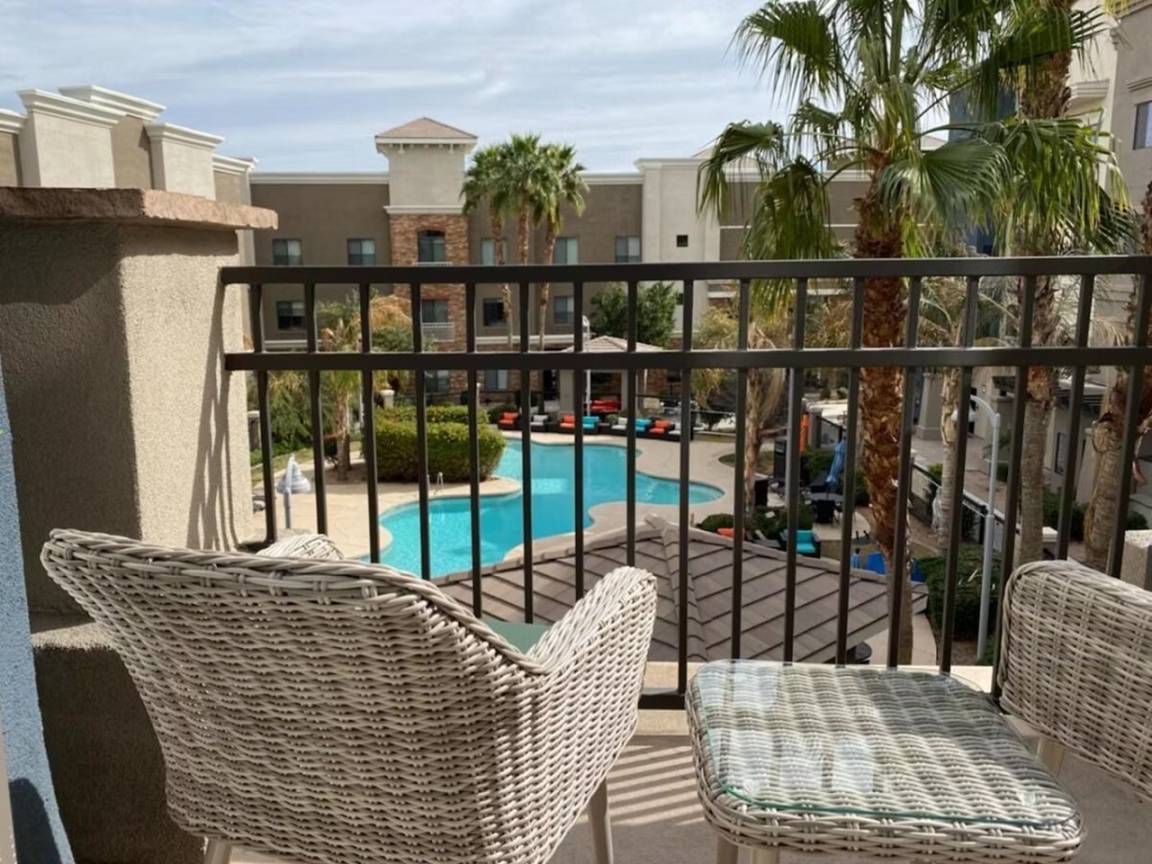 Hotel ∙ 1 Bedroom ∙ 4 Guests - Glendale, AZ