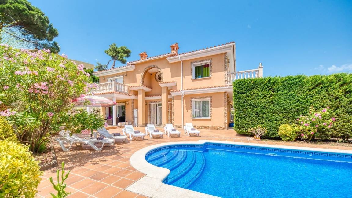 379 M² Villa ∙ 5 Chambres ∙ 11 Personnes - Lloret de Mar