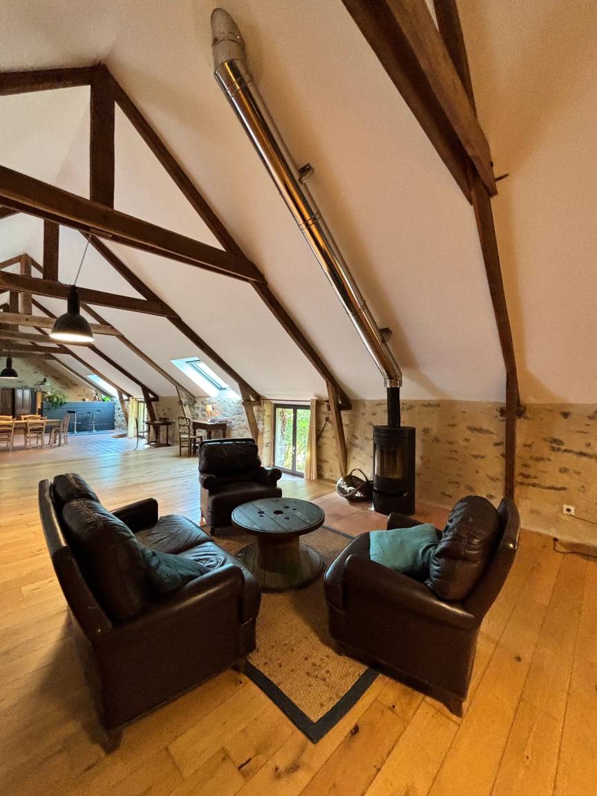 180 M² Huis ∙ 2 Slaapkamers ∙ 6 Gasten - Ambon