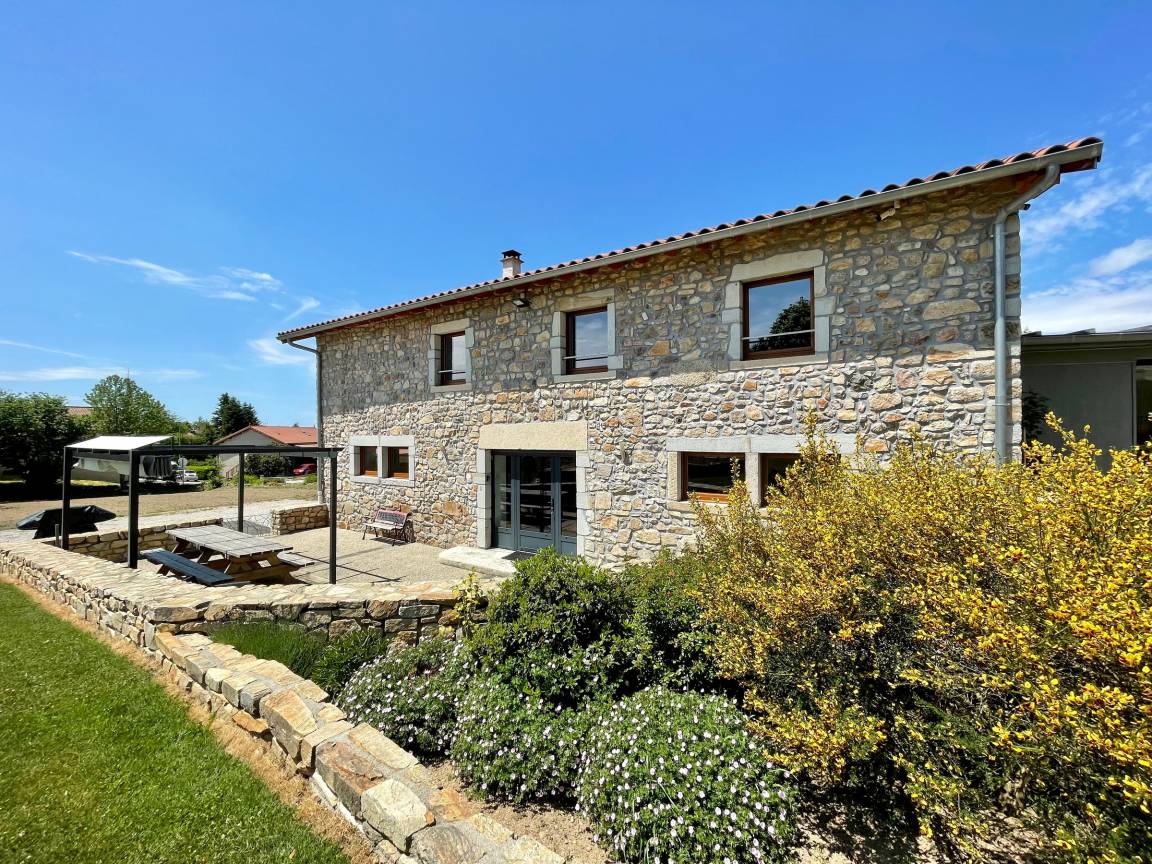 170 M² Cottage ∙ 4 Chambres ∙ 12 Personnes - Auvergne