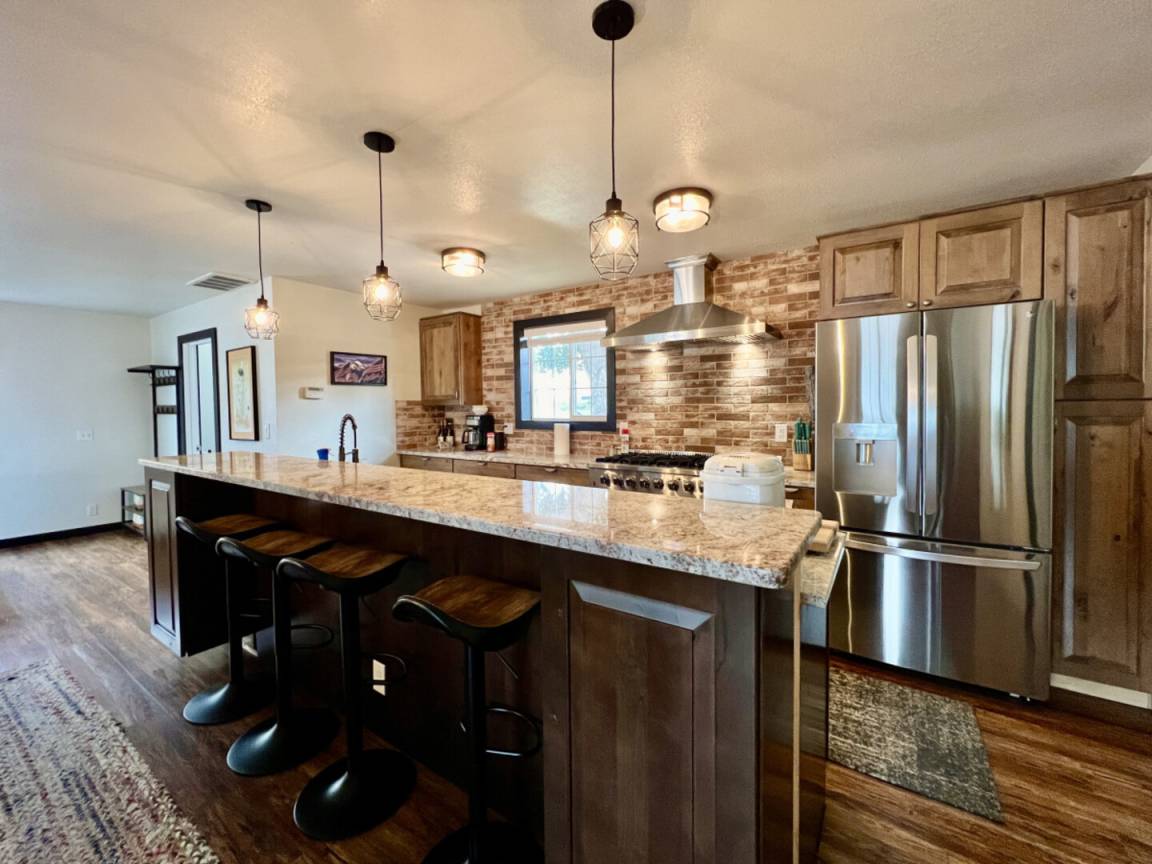 92 M² Apartment ∙ 2 Bedrooms ∙ 4 Guests - Baker City, OR