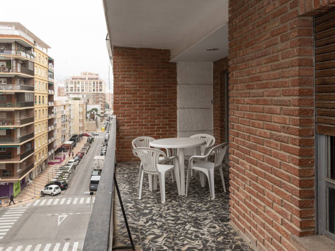 61 M² Huoneisto ∙ 1 Makuuhuone ∙ 4 Vierasta - Sueca