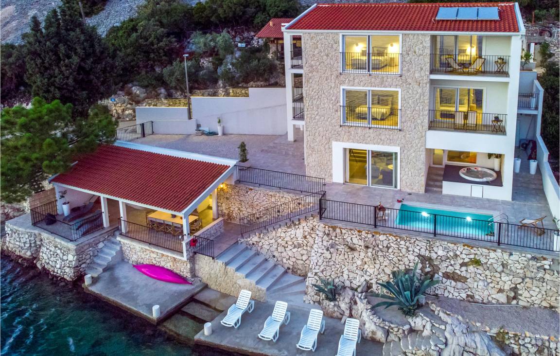 360 M² House ∙ 6 Bedrooms ∙ 12 Guests - Duba