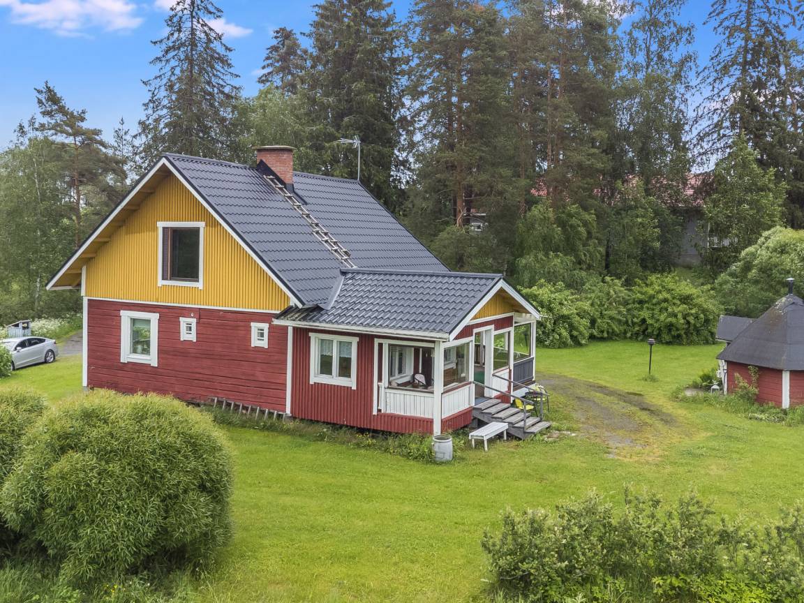 100 M² Talo ∙ 2 Makuuhuonetta ∙ 7 Vierasta - Valkeakoski