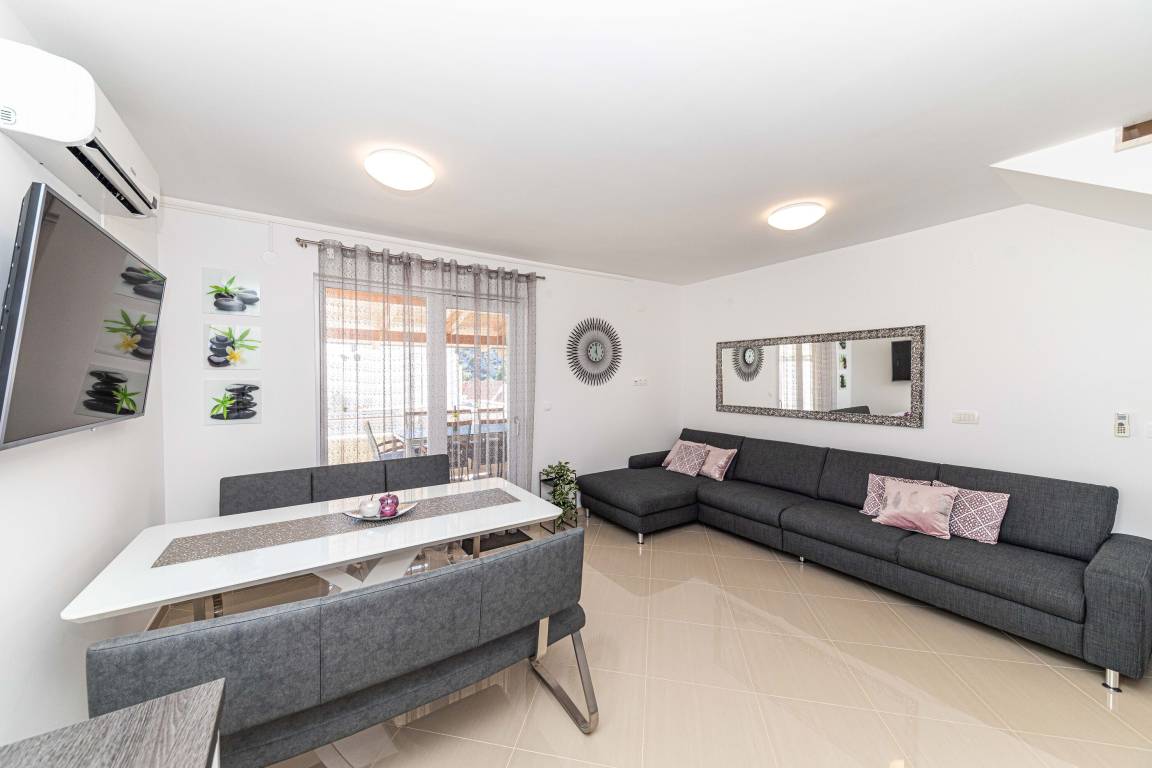100 M² Ferienhaus ∙ 3 Schlafzimmer ∙ 6 Gäste - Primošten