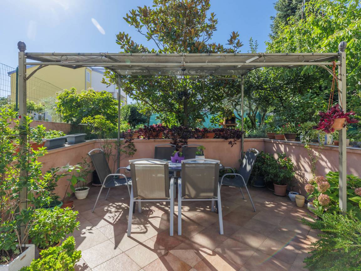 100 M² Huoneisto ∙ 3 Makuuhuonetta ∙ 6 Vierasta - Poreč