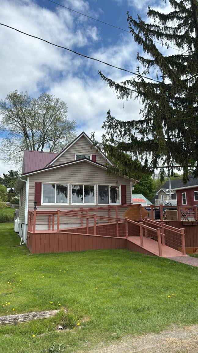 102 M² House ∙ 3 Bedrooms ∙ 6 Guests - Brockville