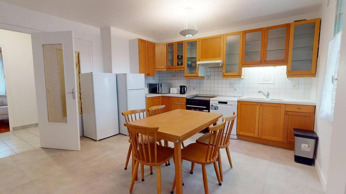 101 M² Private Room ∙ 1 Bedroom ∙ 1 Guest - Saint-Genis-Laval