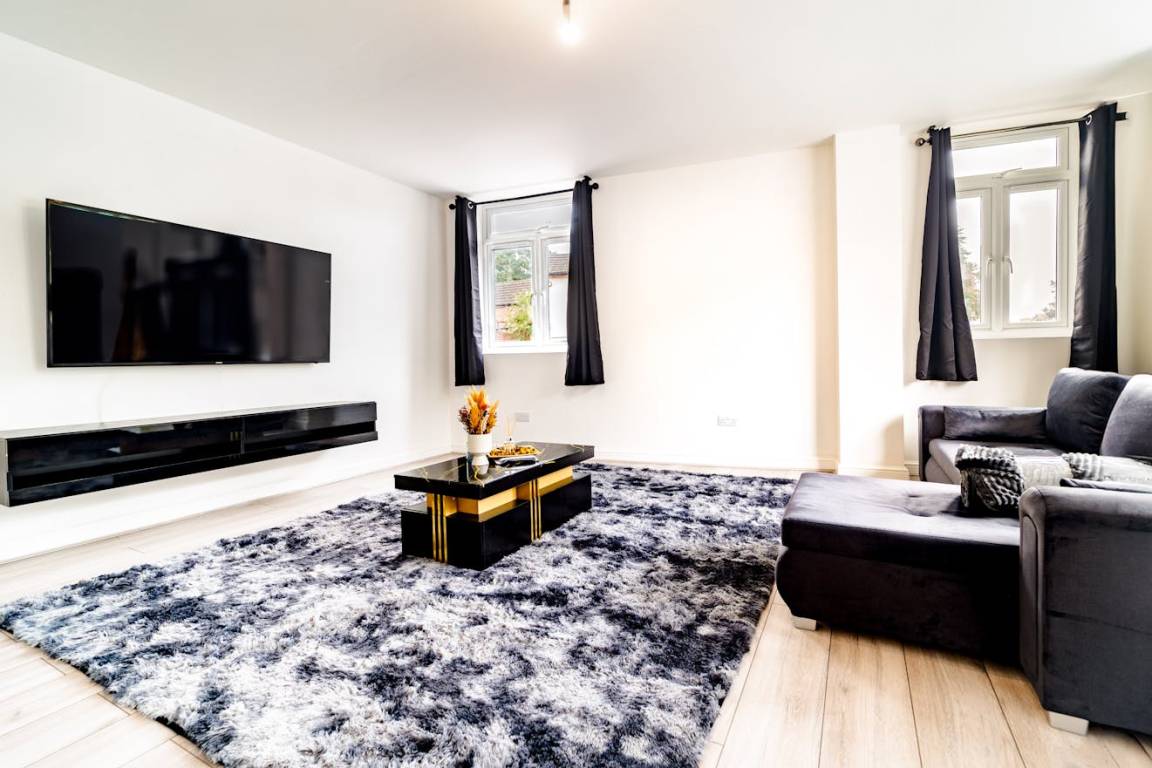 91 M² Ferienhaus ∙ 2 Schlafzimmer ∙ 5 Gäste - Luton