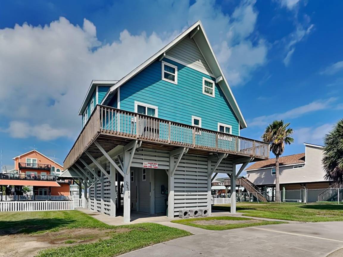 174 M² House ∙ 5 Bedrooms ∙ 17 Guests - Galveston, TX