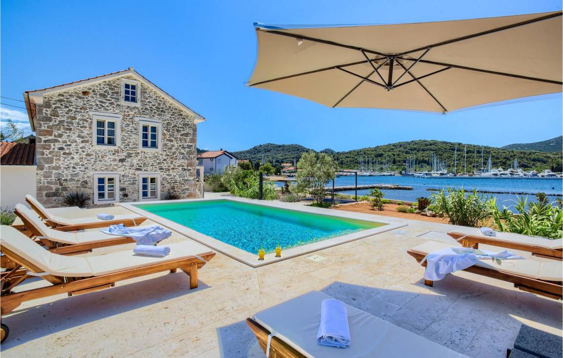 245 M² House ∙ 4 Bedrooms ∙ 10 Guests - Zadar