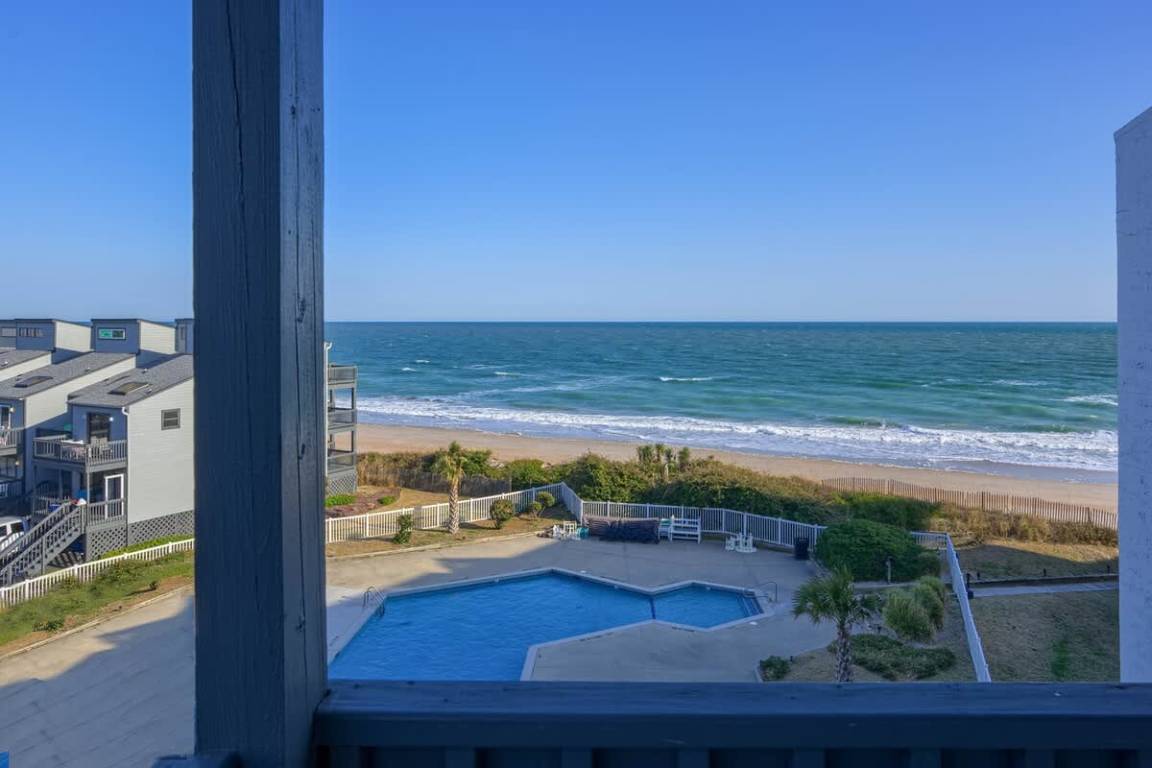 House ∙ 2 Bedrooms ∙ 7 Guests - North Topsail Beach, NC