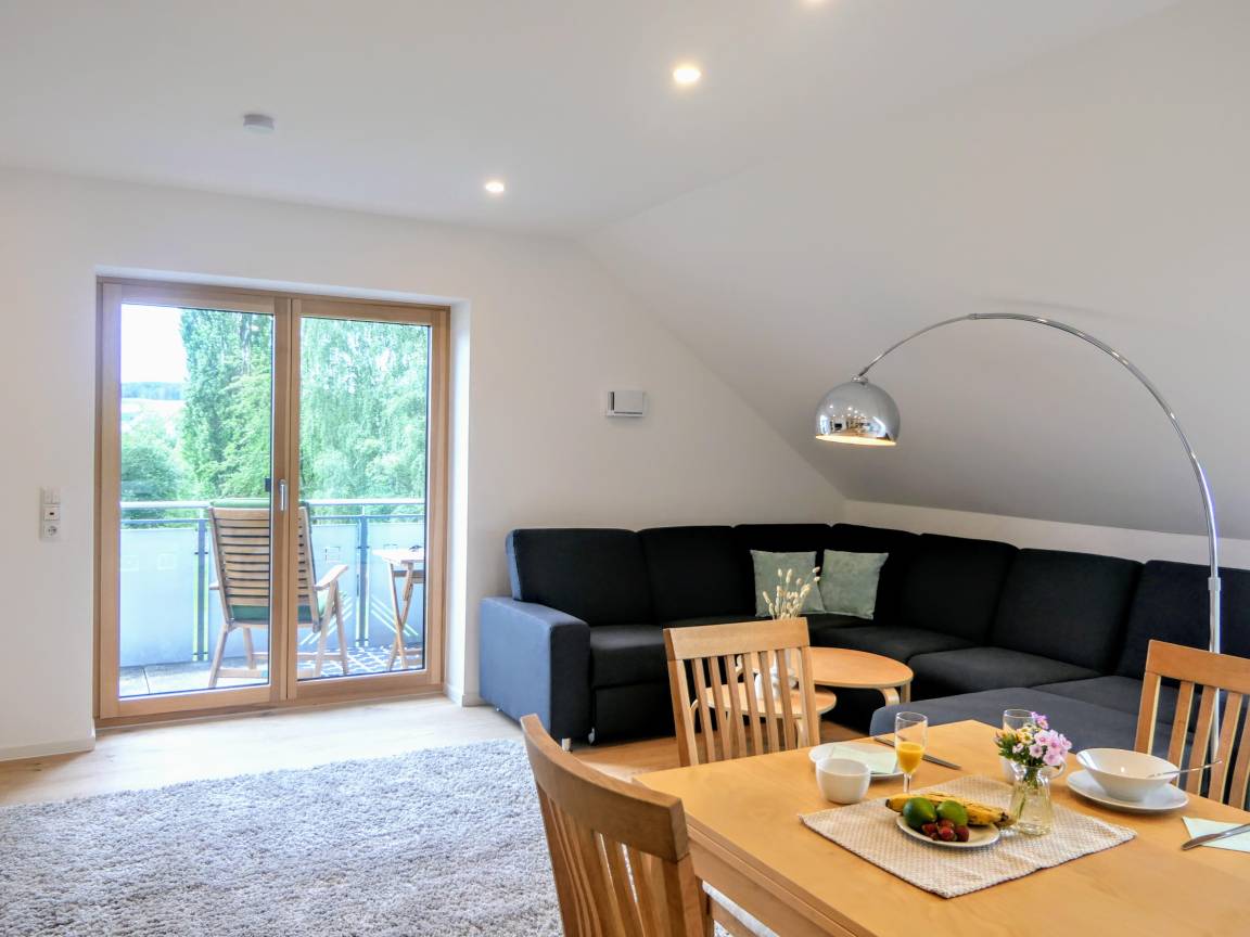 70 M² Ferienwohnung ∙ 1 Schlafzimmer ∙ 3 Gäste - Hilders
