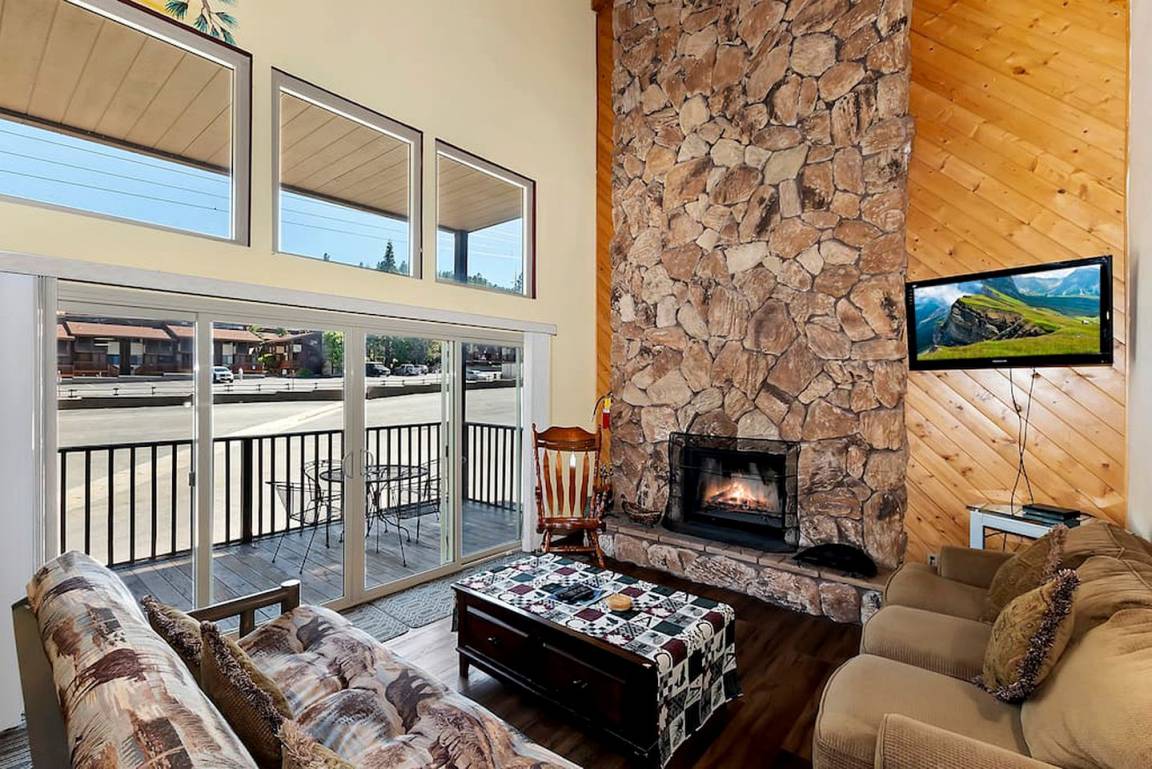 House ∙ 2 Bedrooms ∙ 6 Guests - Big Bear Lake, CA