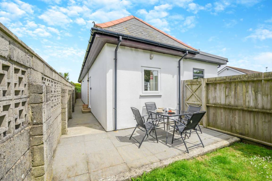 House ∙ 2 Bedrooms ∙ 4 Guests - Constantine Bay