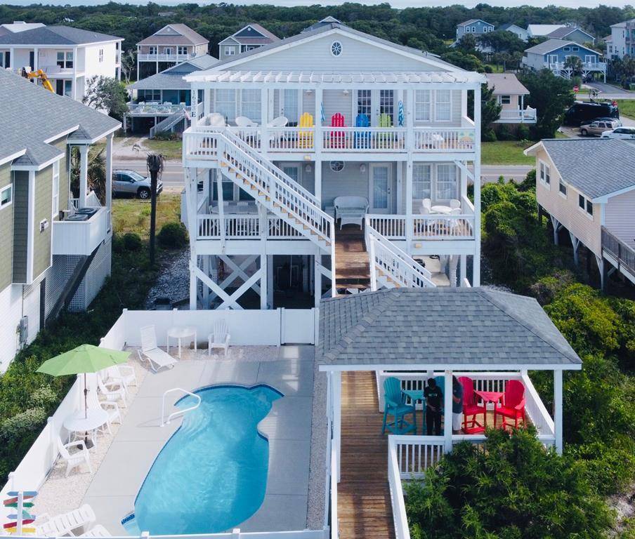 House ∙ 6 Bedrooms ∙ 17 Guests - Oak Island, NC