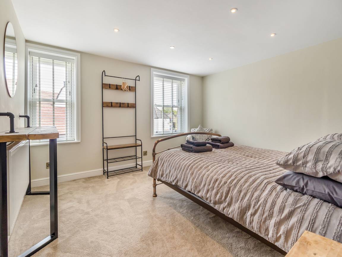 Cottage ∙ 4 Bedrooms ∙ 8 Guests - Chesterfield