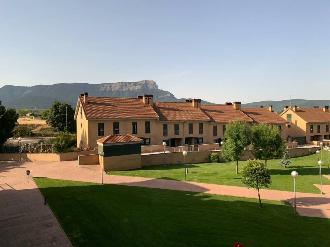 65 M² Appartement ∙ 2 Slaapkamers ∙ 5 Gasten - Jaca